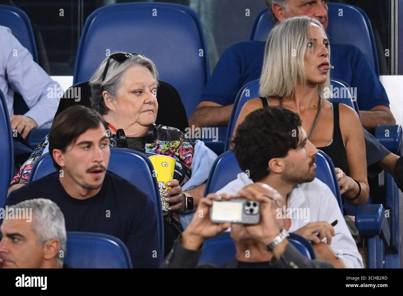 Anna Paratore, mother of Giorgia Meloni the 2nd day of the Serie A ...