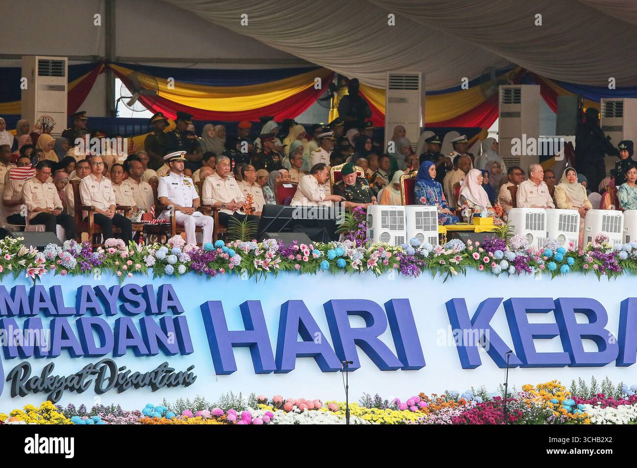 Malaysia Prime Minister Anwar Ibrahim and Malaysian king, Sultan ...