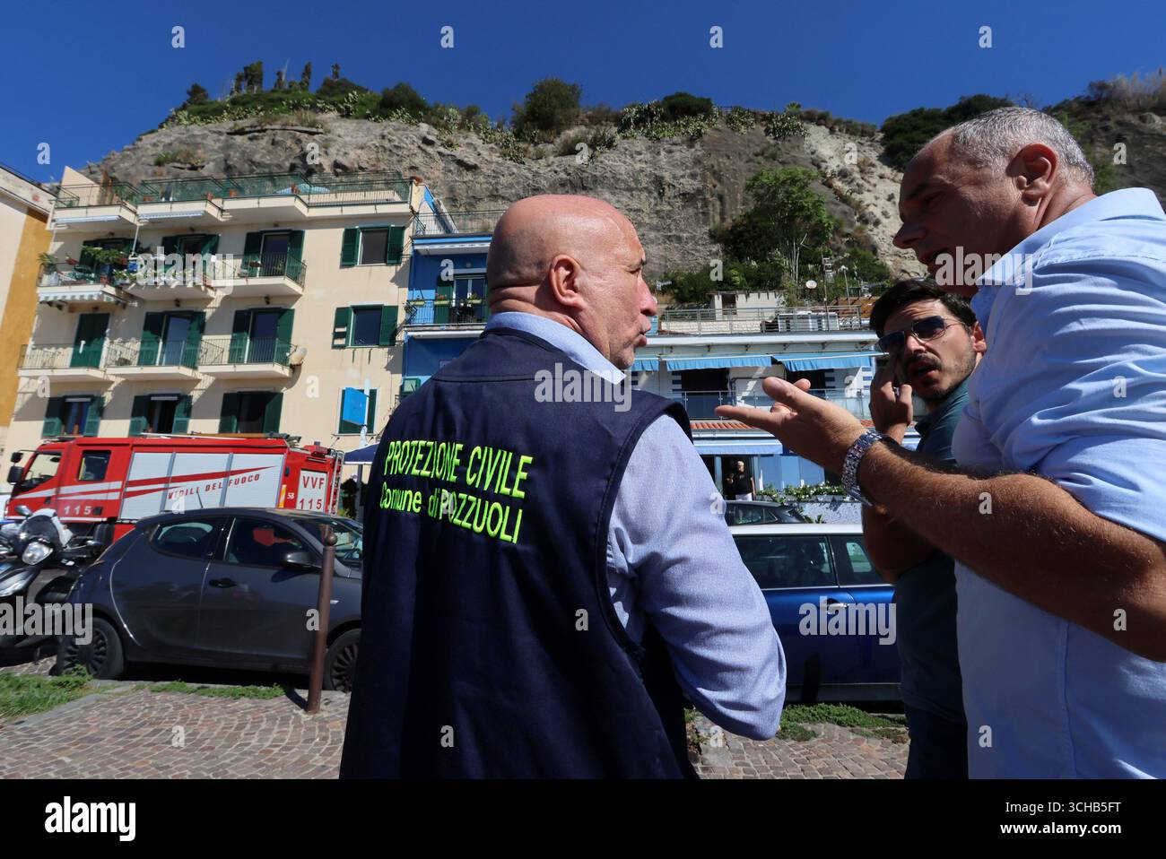 Naples earthquake in the Phlegraean Fields, with its epicenter at ...