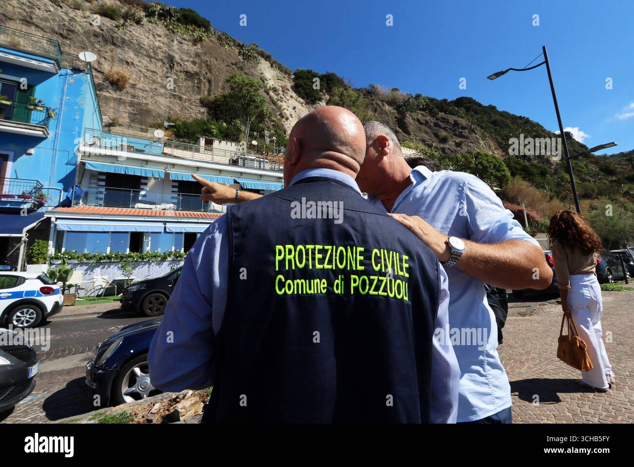 Naples earthquake in the Phlegraean Fields, with its epicenter at ...