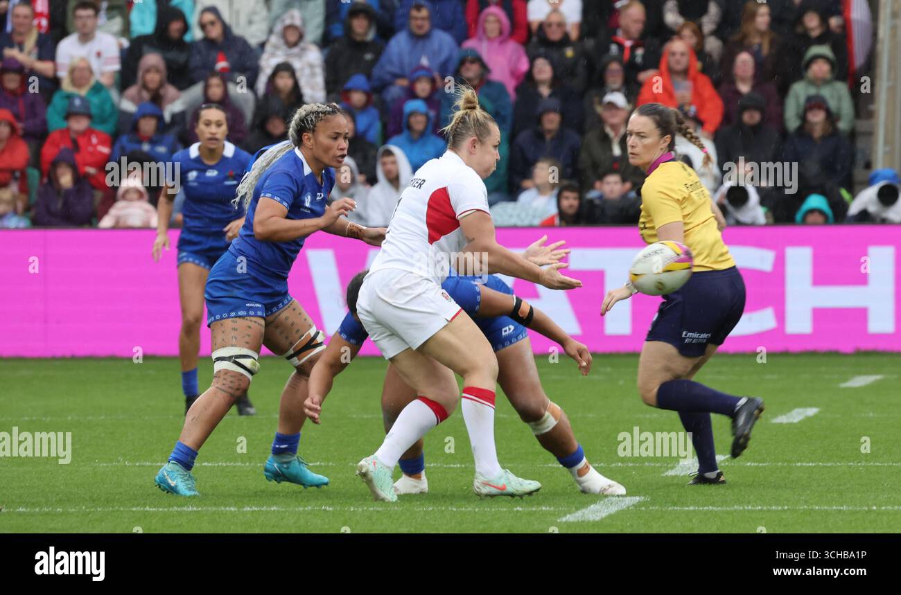 L-R Samoa’s Sui Pauaraisa and England's(Red Roses)Marlie Packer in ...