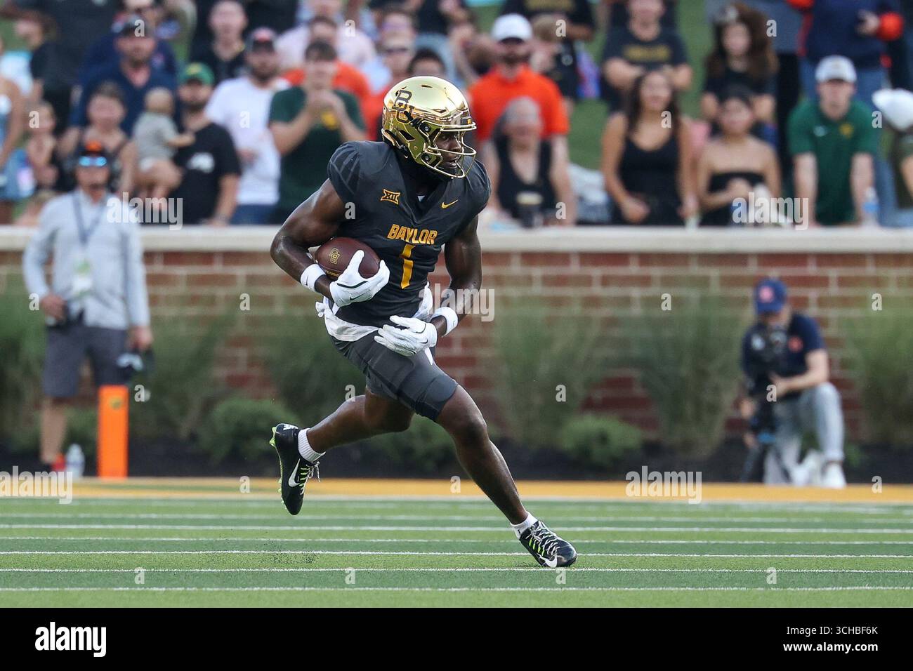 WACO, TX - AUGUST 29: Tight End Michael Trigg #1 of the Baylor Bears ...