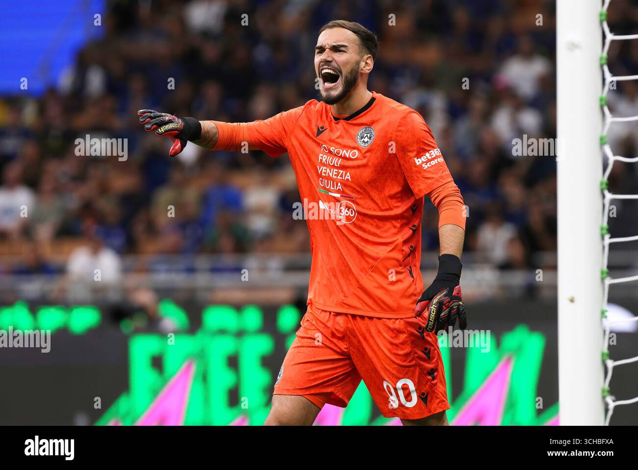 8/31/2025 Italy, Milan, 2025 08 31: Razvan Sava (Udinese) gives advices ...
