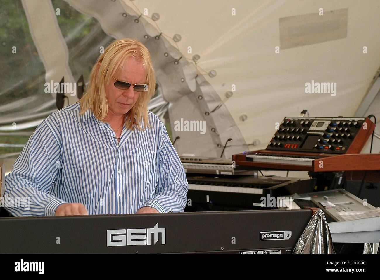 Keyboarder Rick Wakeman - Die britische Progressive-Rock-Band YES auf ...