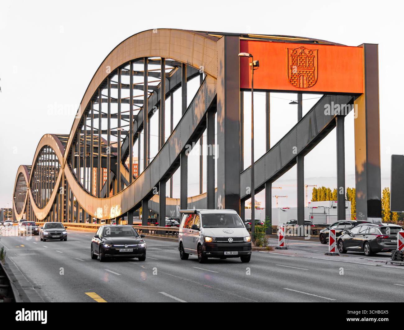 29 August 2025, Hamburg: View of the New Elbe Bridge from south to ...