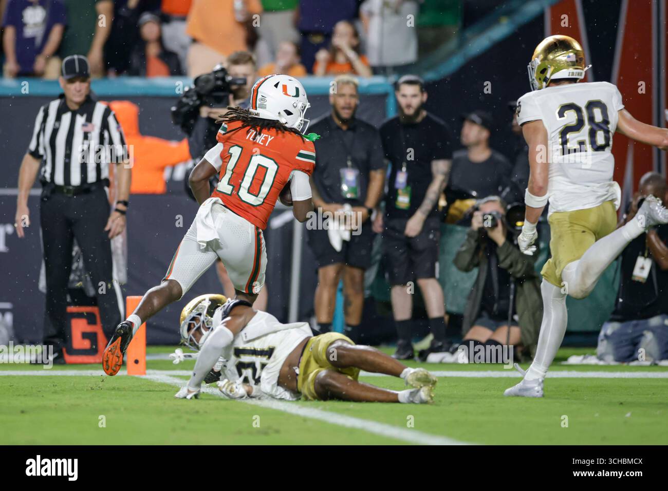 Miami, FL: Miami Hurricanes wide receiver Malachi Toney (10) makes a ...