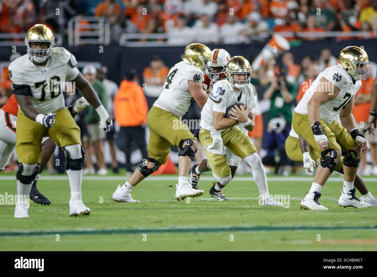 Miami, FL: Notre Dame Fighting Irish quarterback CJ Carr (13) runs with the ball in the second ...