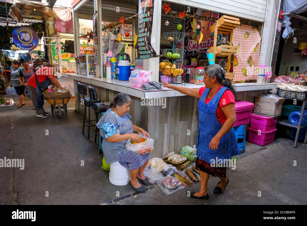 Women chilli market mexico hi-res stock photography and images - Alamy