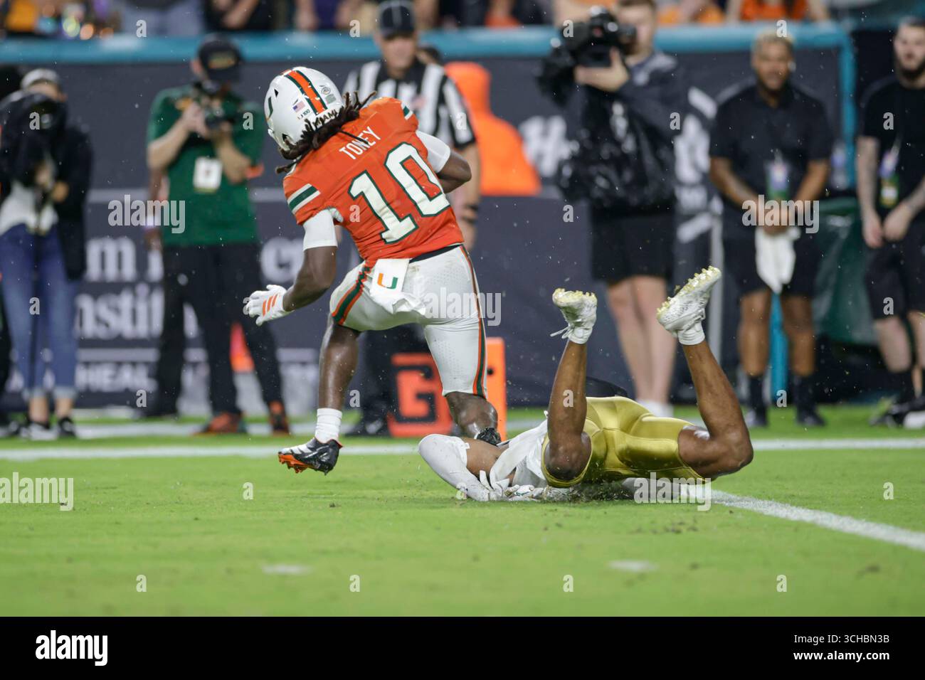 Miami, FL: Miami Hurricanes wide receiver Malachi Toney (10) makes a ...