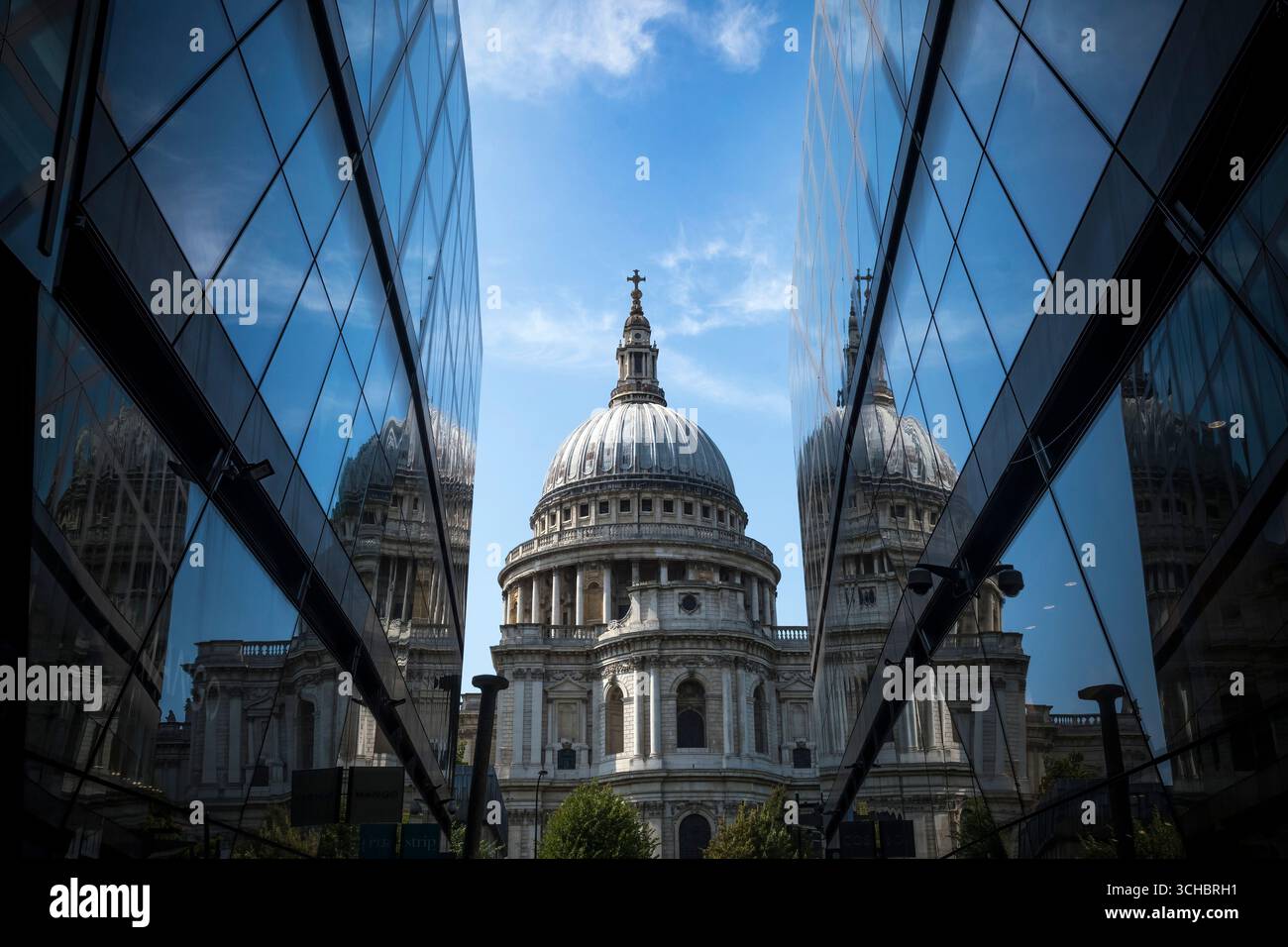 Windows in st pauls hi-res stock photography and images - Alamy