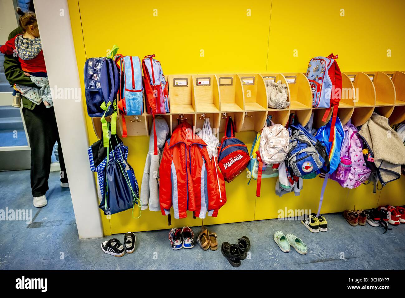 ROTTERDAM - Children return to school after the summer holidays for the ...