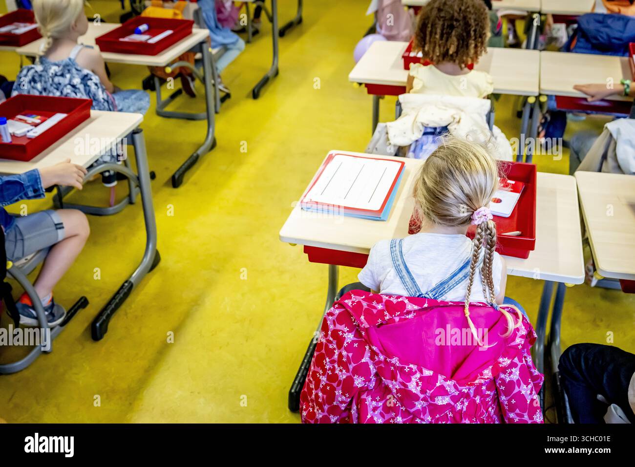 ROTTERDAM - Children return to school after the summer holidays for the ...