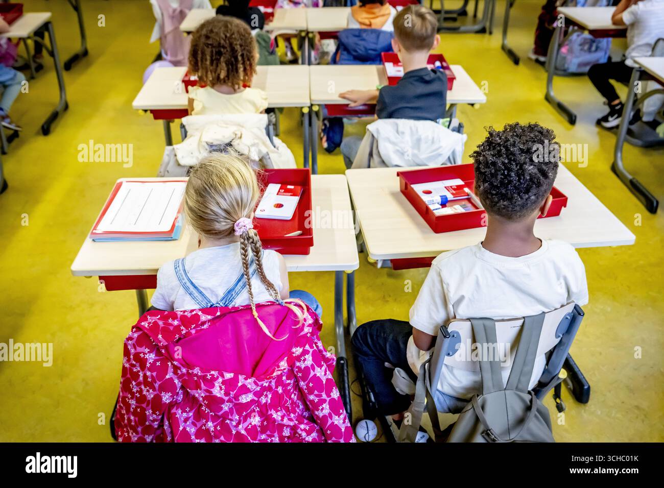 ROTTERDAM - Children return to school after the summer holidays for the ...