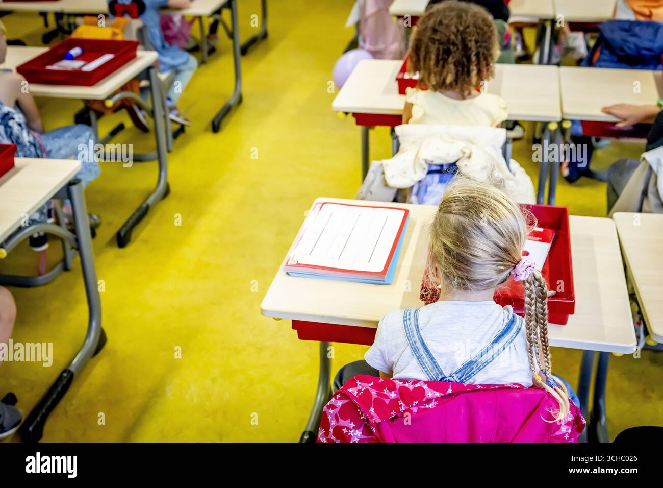 ROTTERDAM - Children return to school after the summer holidays for the ...