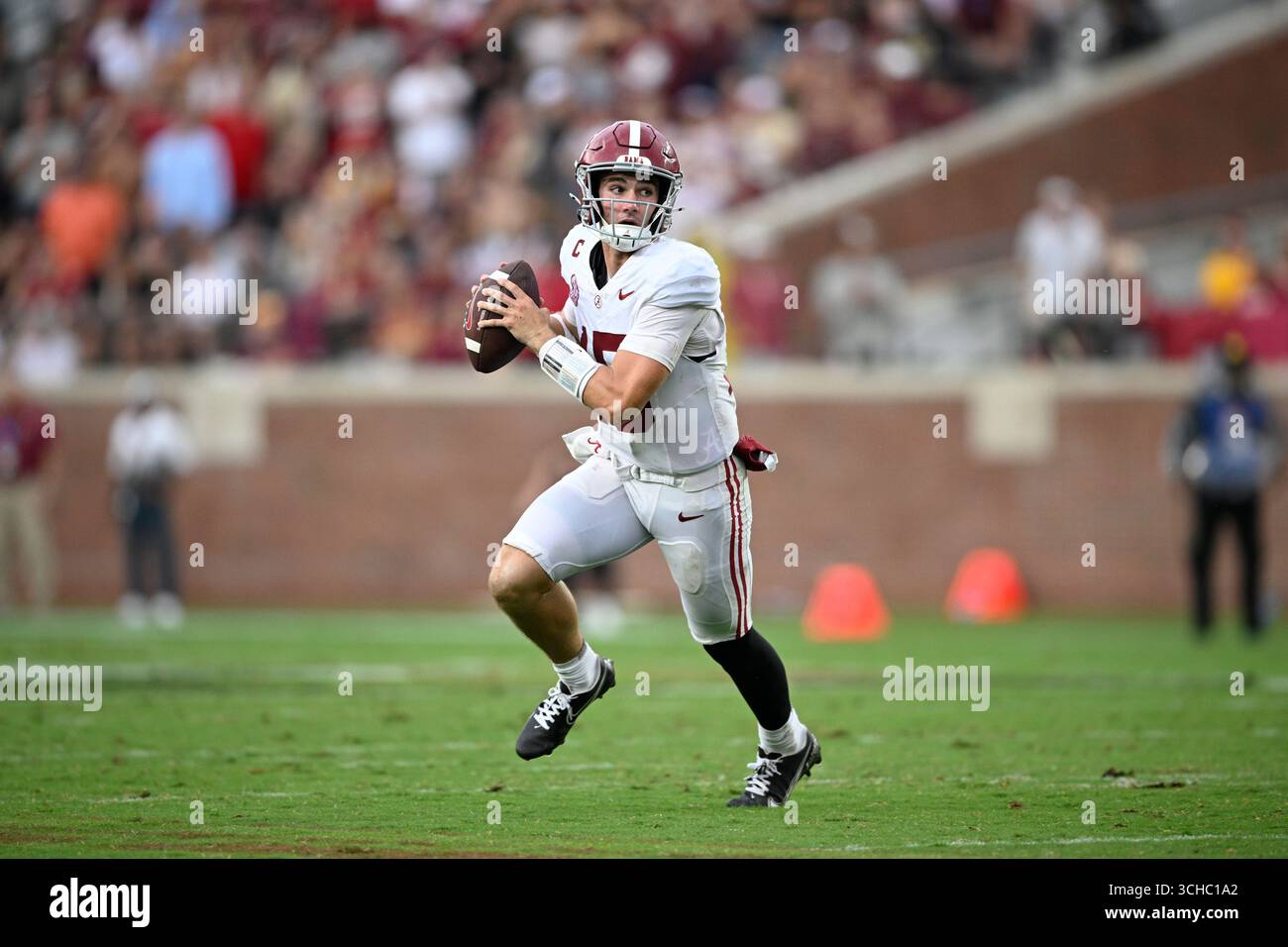 Alabama quarterback Ty Simpson (15) looks for a receiver during the ...