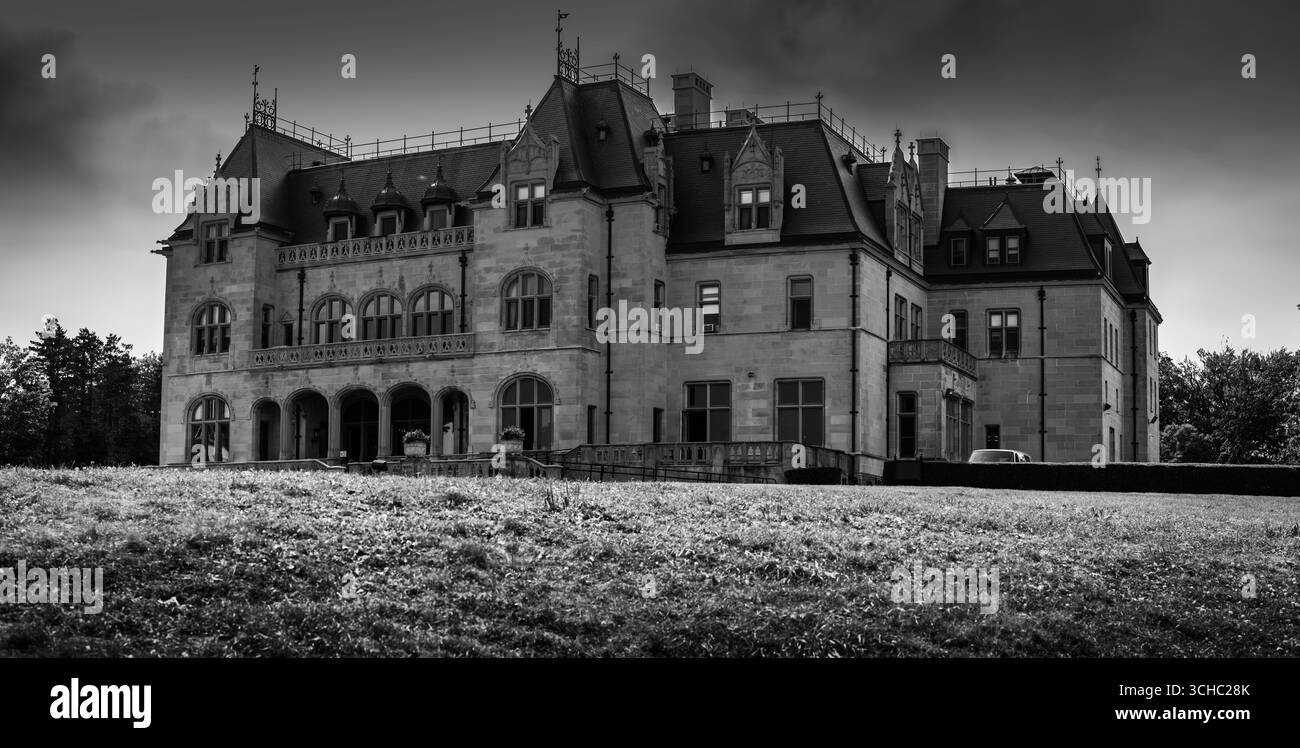 Gothic architecture and tourism and sky Black and White Stock Photos ...