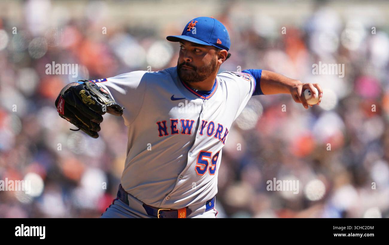 New York Mets pitcher Sean Manaea throws against the Detroit Tigers in ...