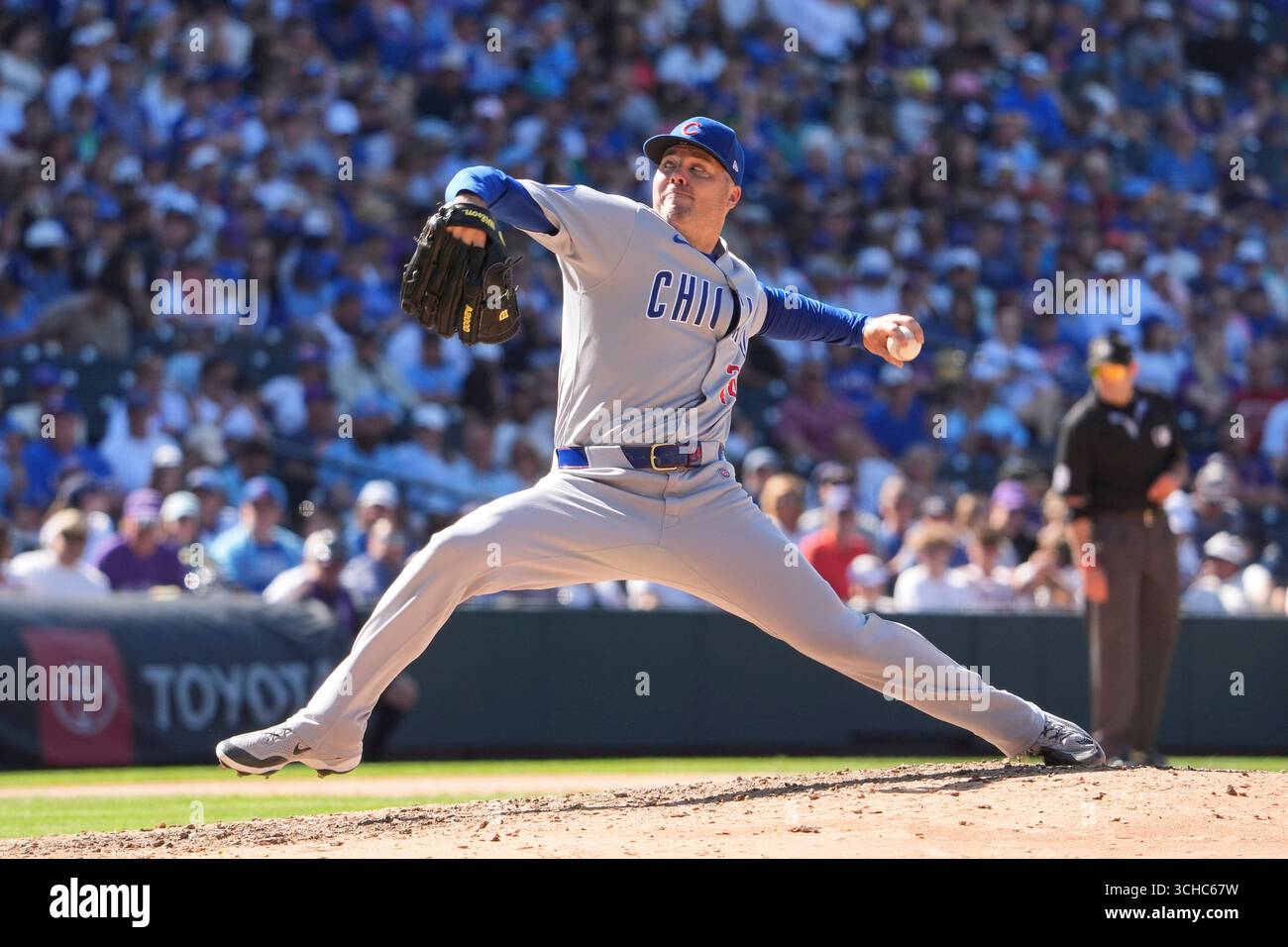 August 31 2025: Chicago pitcher Caleb Thielbar (24) throws a pitch ...