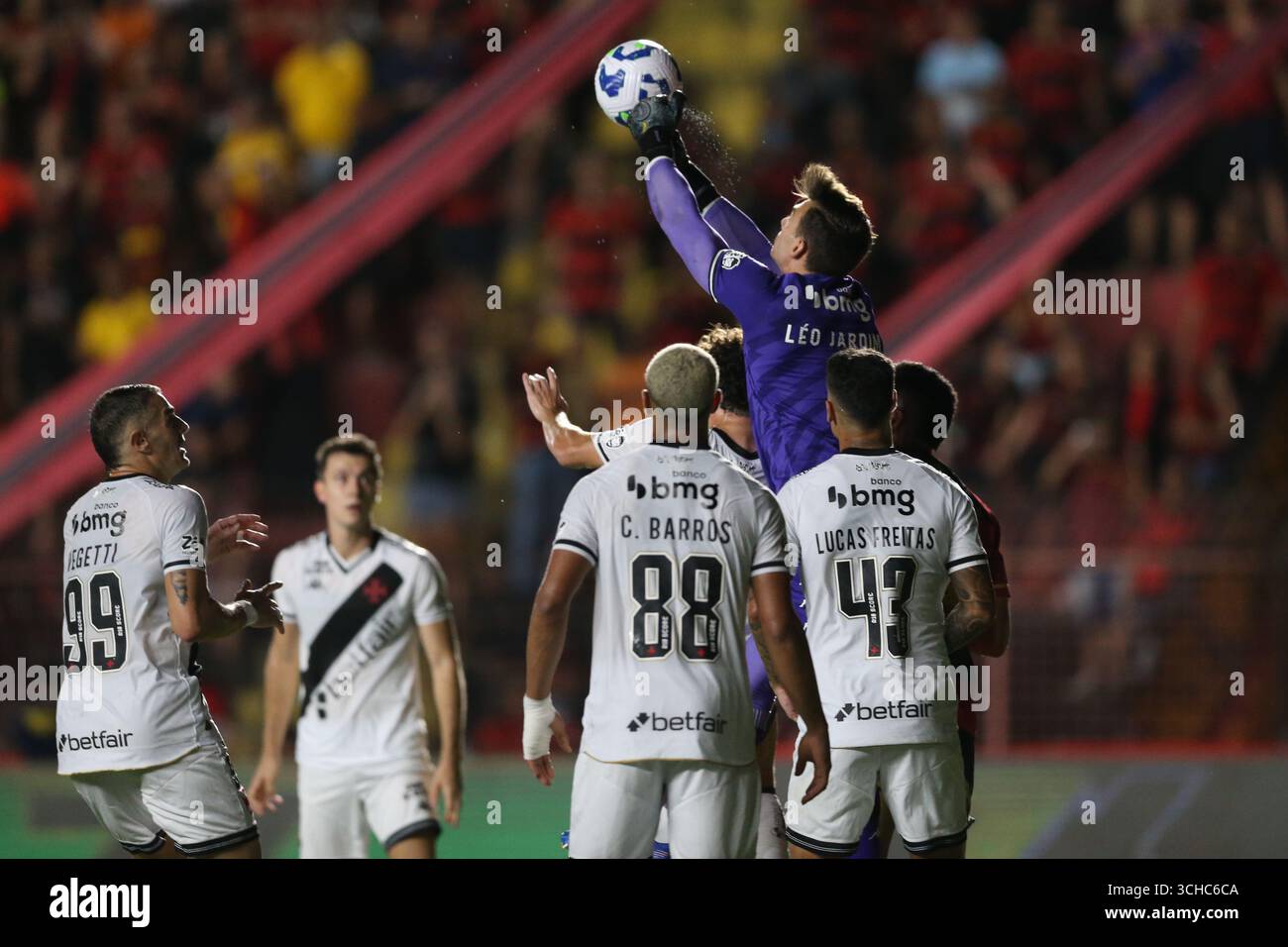 PE - RECIFE - 08/31/2025 - BRAZILIAN A 2025, SPORT x VASCO - Leo Jardim, Vasco's goalkeeper ...