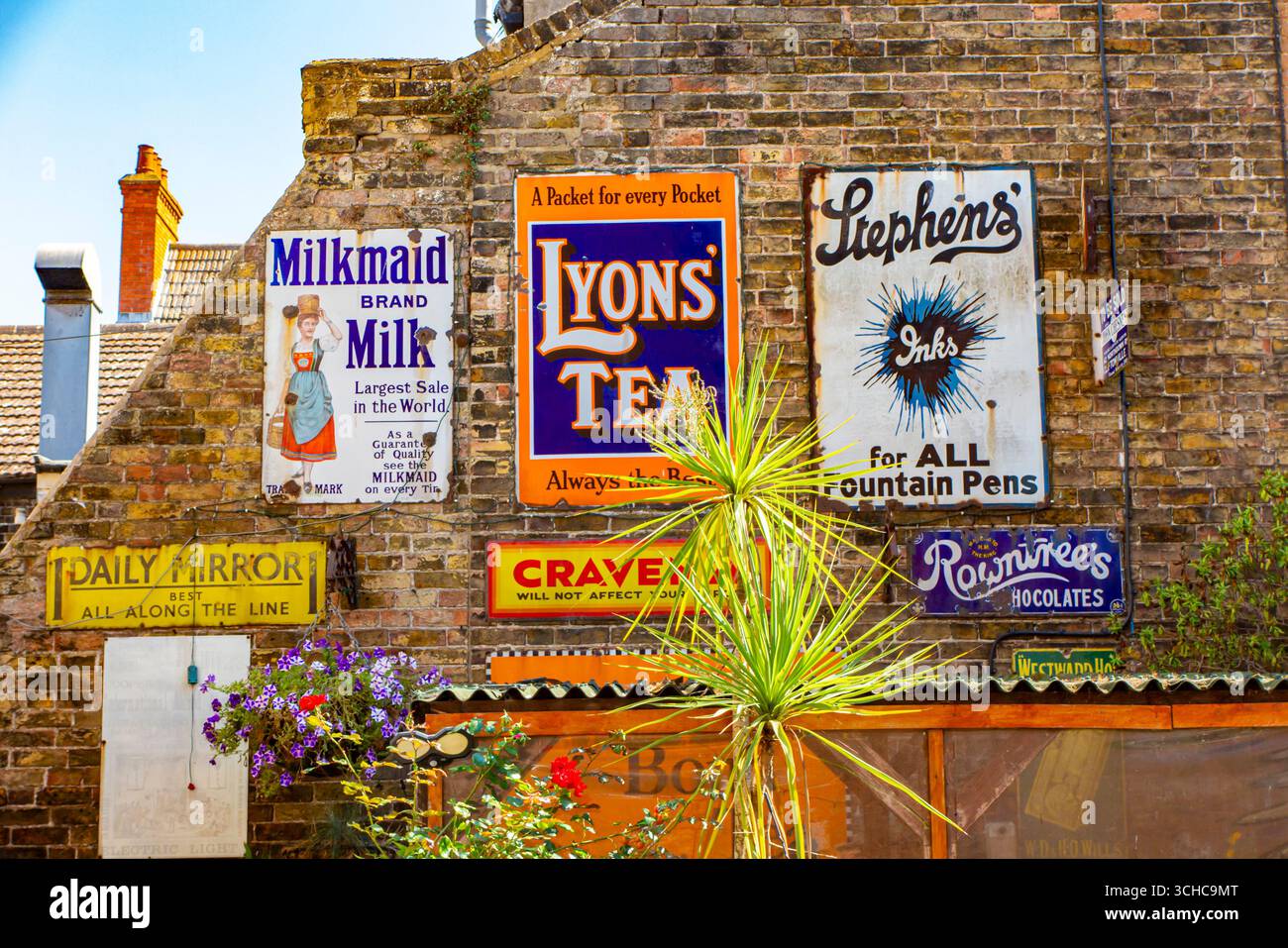 Vintage advertising on a wall in Ramsgate, Kent Stock Photo - Alamy