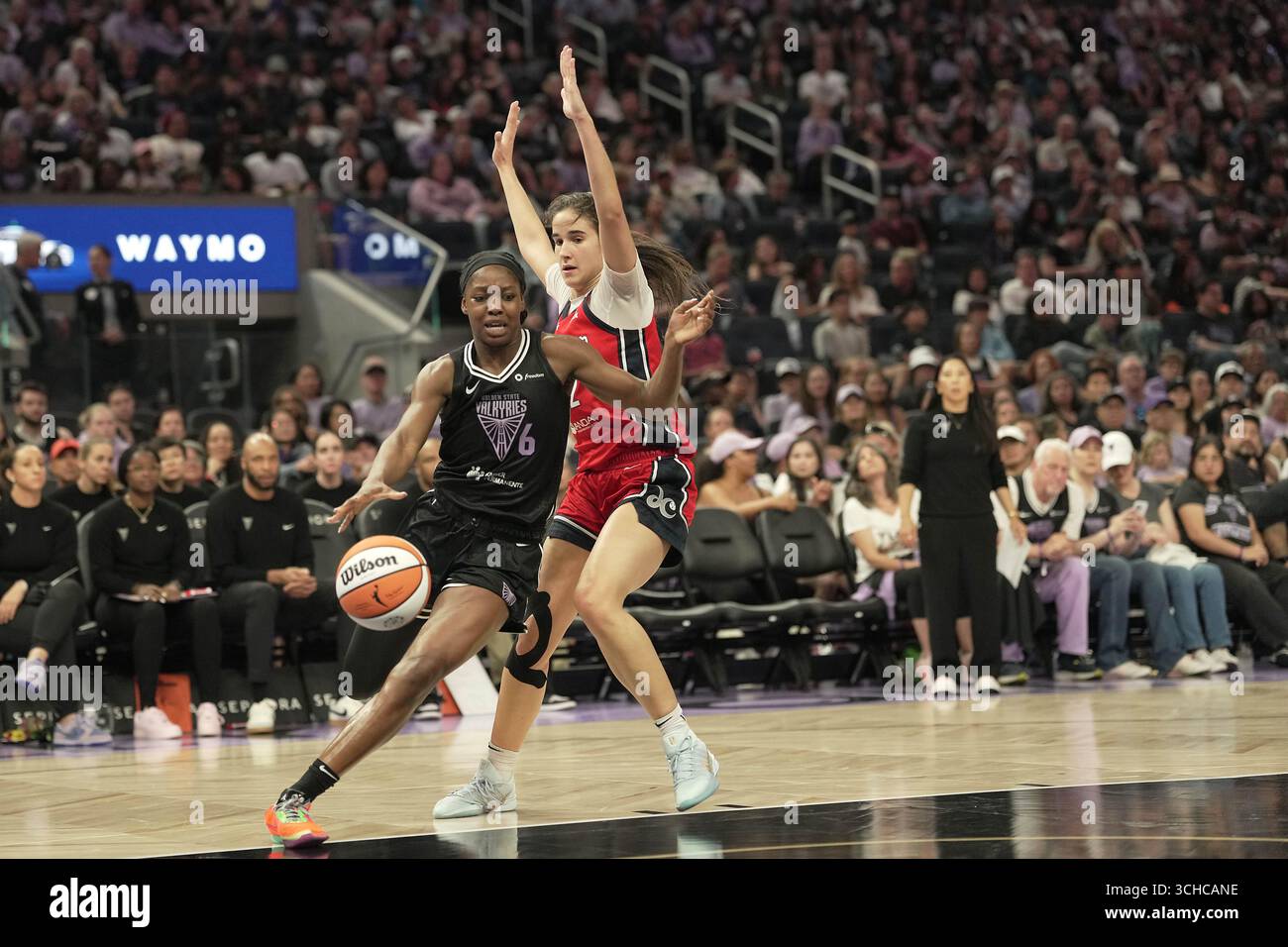 Golden State Valkyries guard Kaila Charles (6) drives to the basket in ...