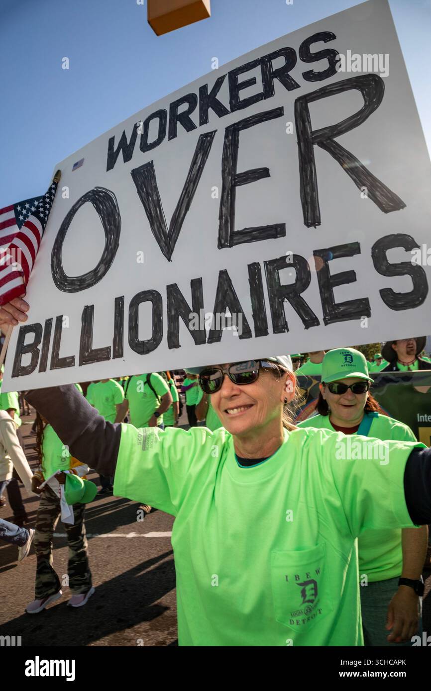 Workers over billionaires hi-res stock photography and images - Alamy
