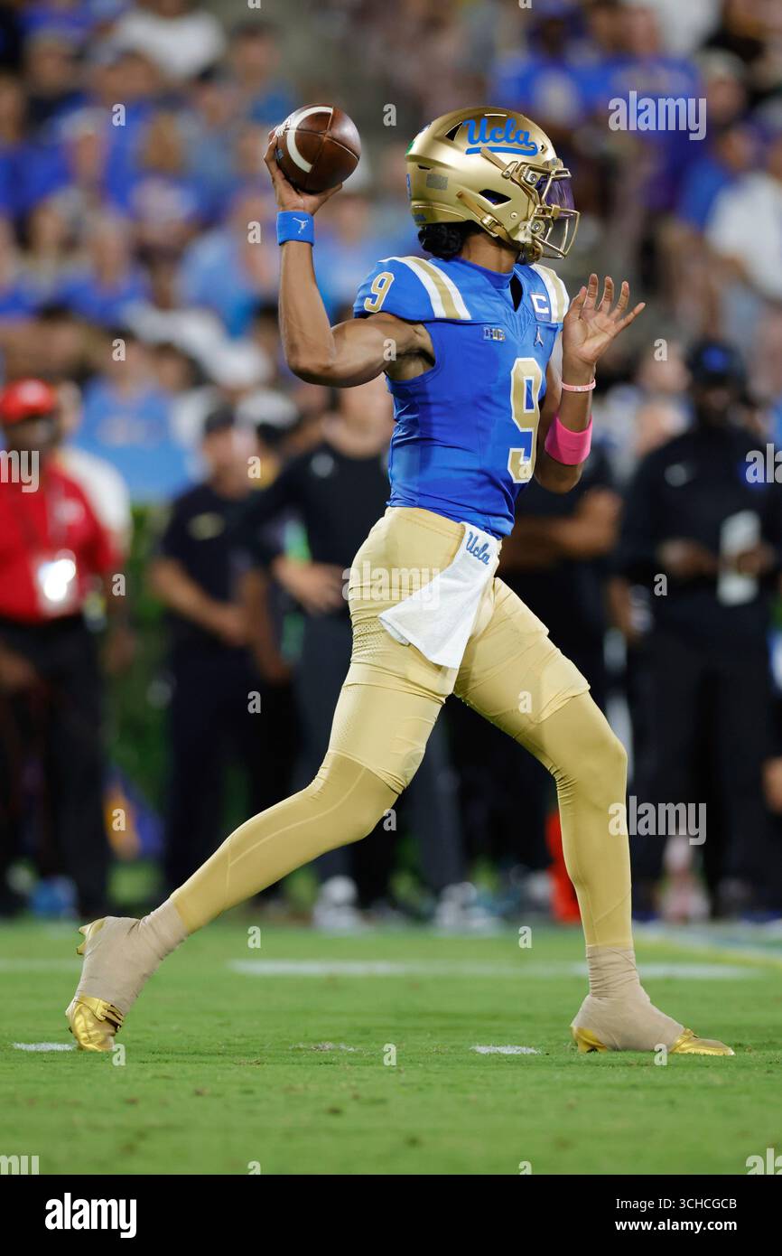 PASADENA, CA - AUGUST 30: UCLA Bruins quarterback Nico Iamaleava (9 ...