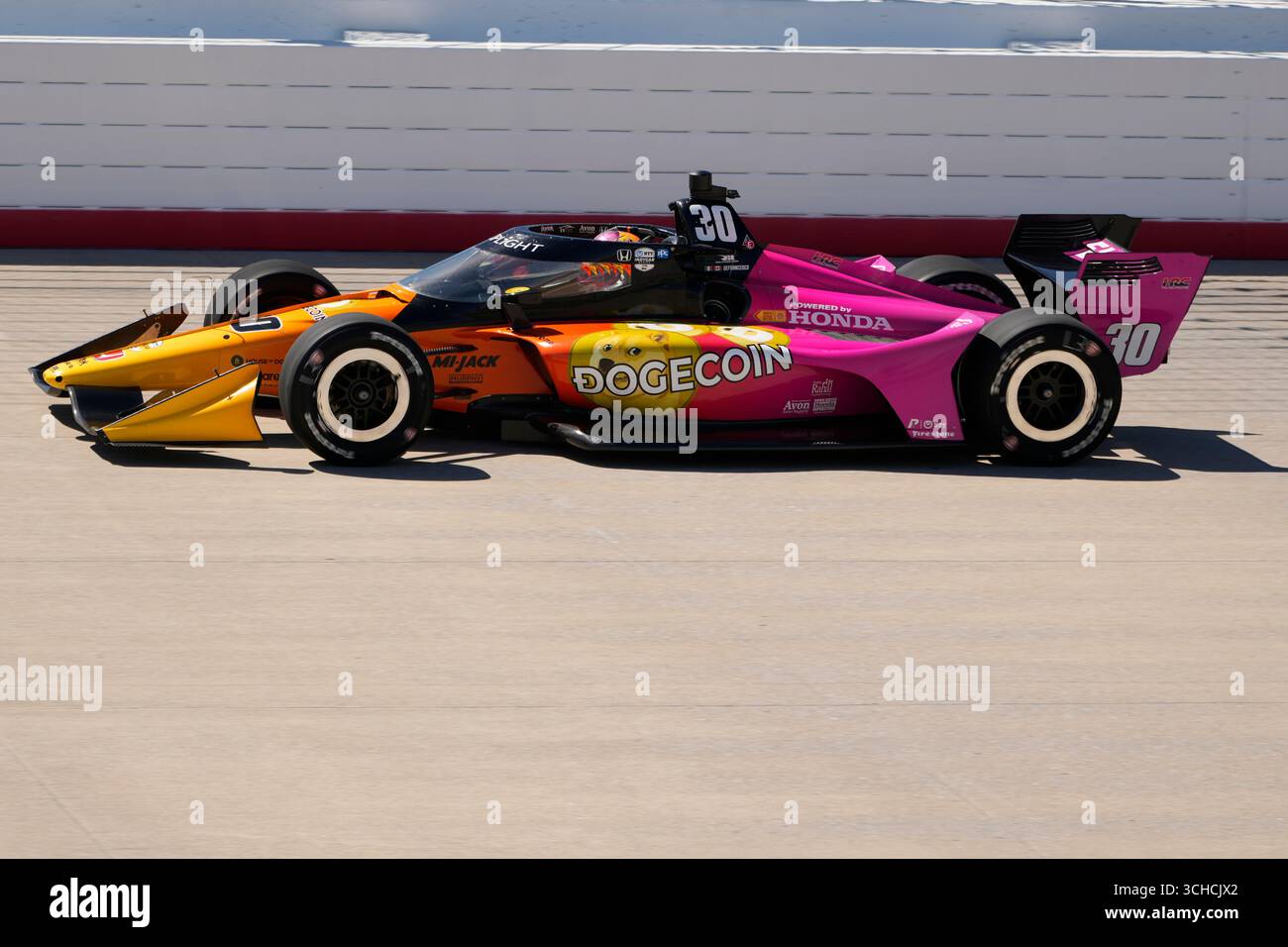 Devlin DeFrancesco (30) dives during an IndyCar auto race Sunday, Aug ...