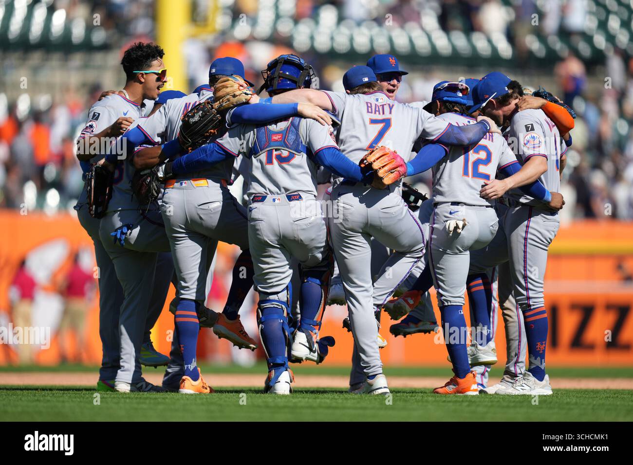 New York Mets players celebrate after a baseball game against the ...