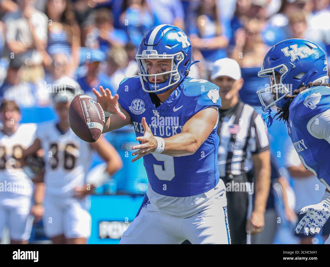 August 30, 2025: Kentucky QB Zach Calzada (5) catches the snap from the ...