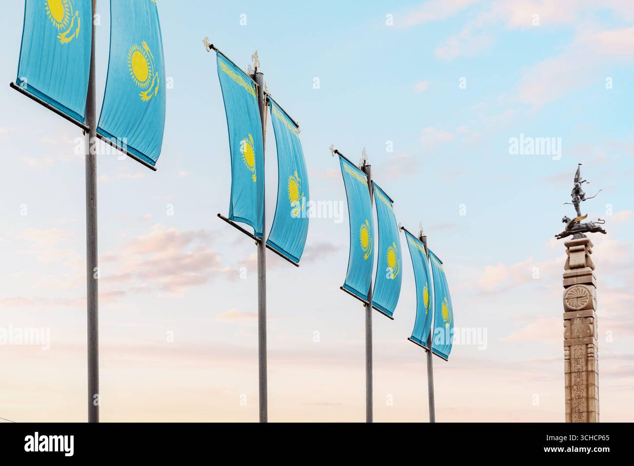 Row vertical flags golden hi-res stock photography and images - Alamy