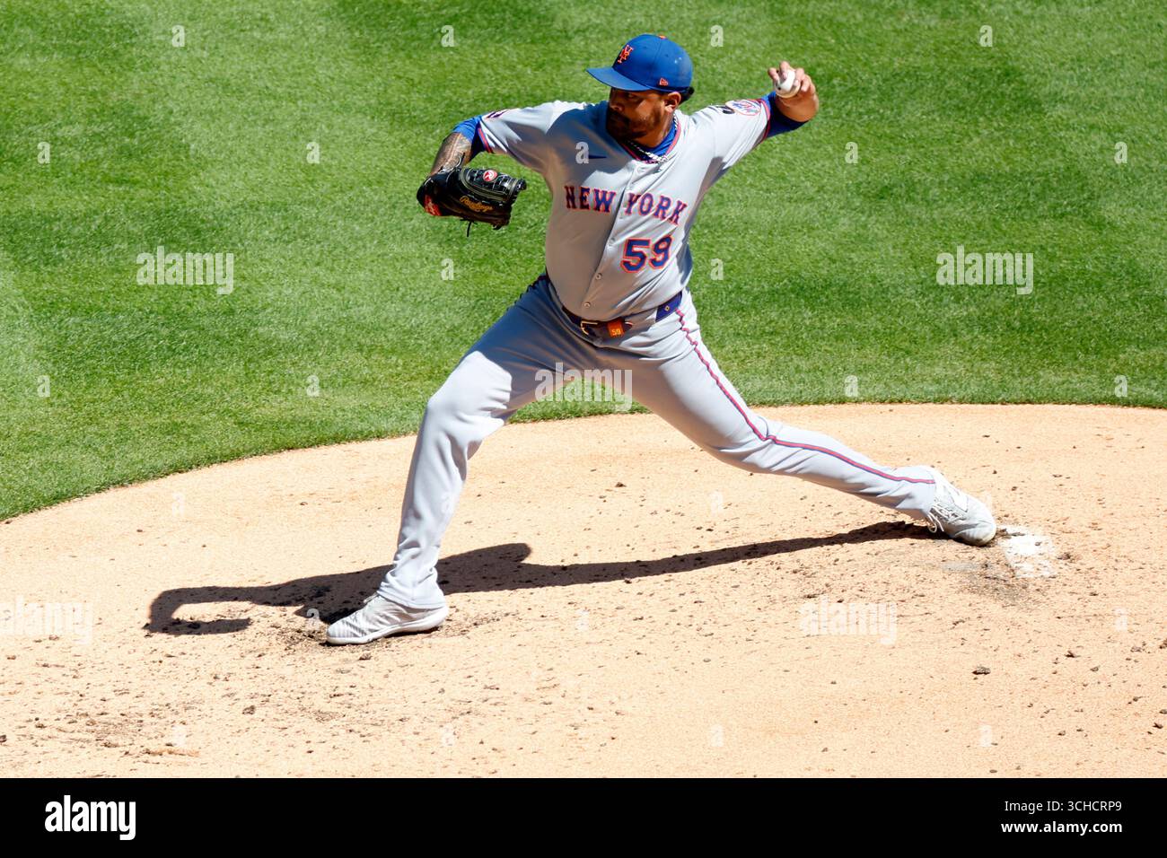 New York Mets starting pitcher Sean Manaea throws a pitch in the second ...