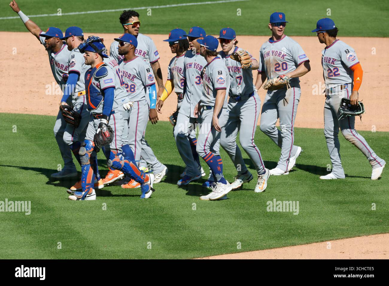 New York Mets celebrate beating the Detroit Tigers 10-8 at Comerica ...