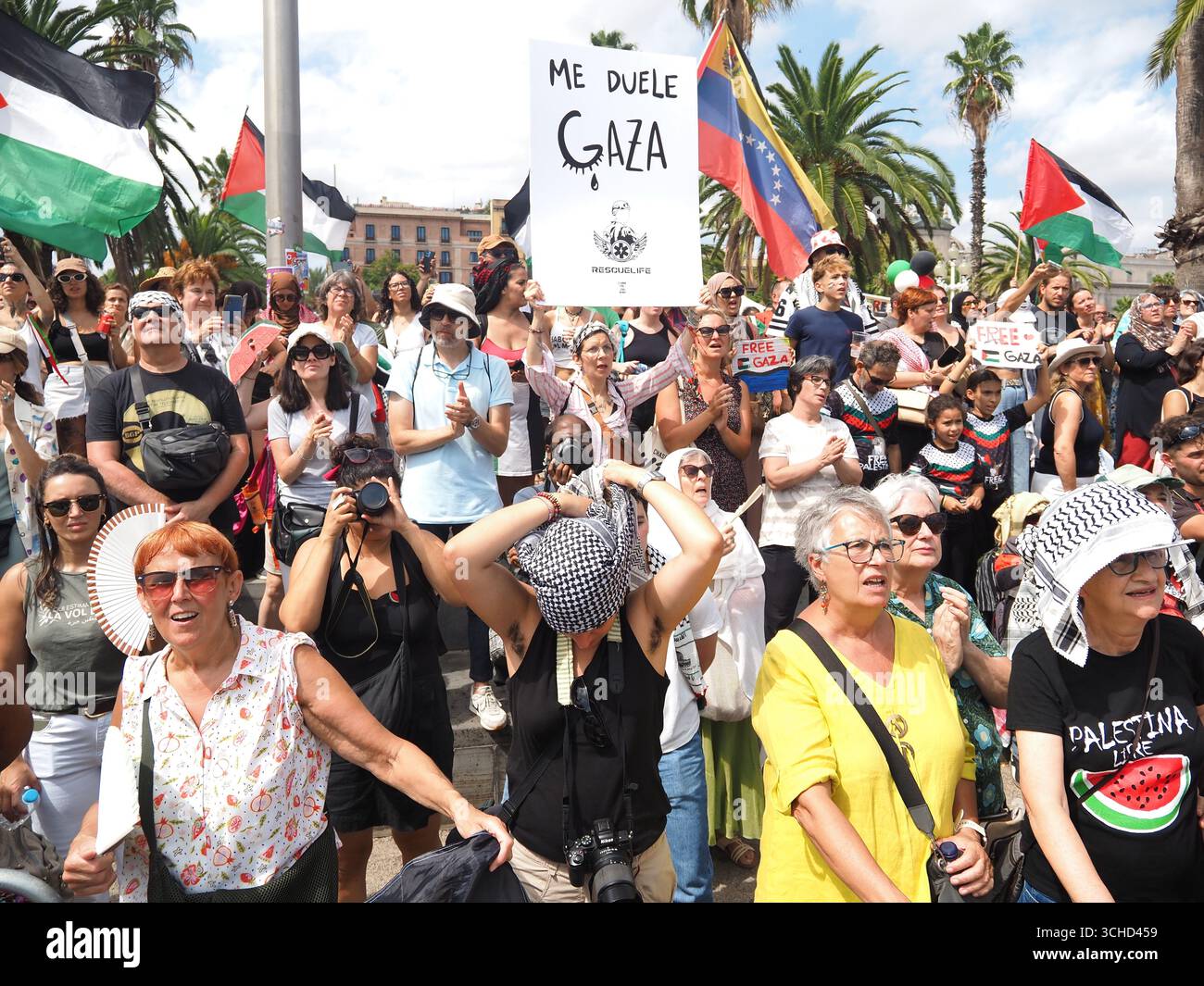 August 31, 2025, Barcelona, Barcelona, Spain: Thousands of people ...