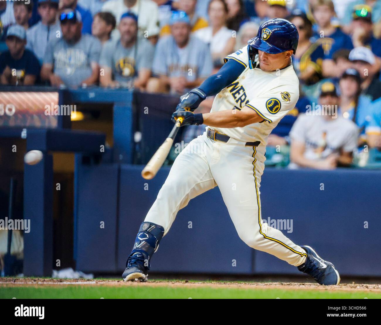 Milwaukee Brewers outfielder Isaac Collins his an RBI single in the ...