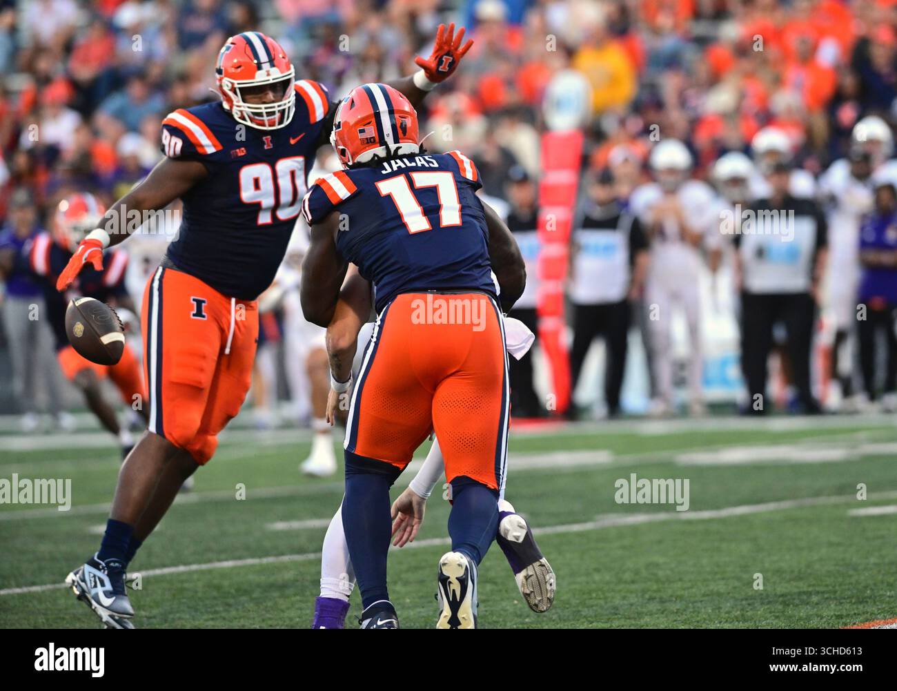 CHAMPAIGN, IL - AUGUST 29: Illinois defensive lineman James Thompson ...