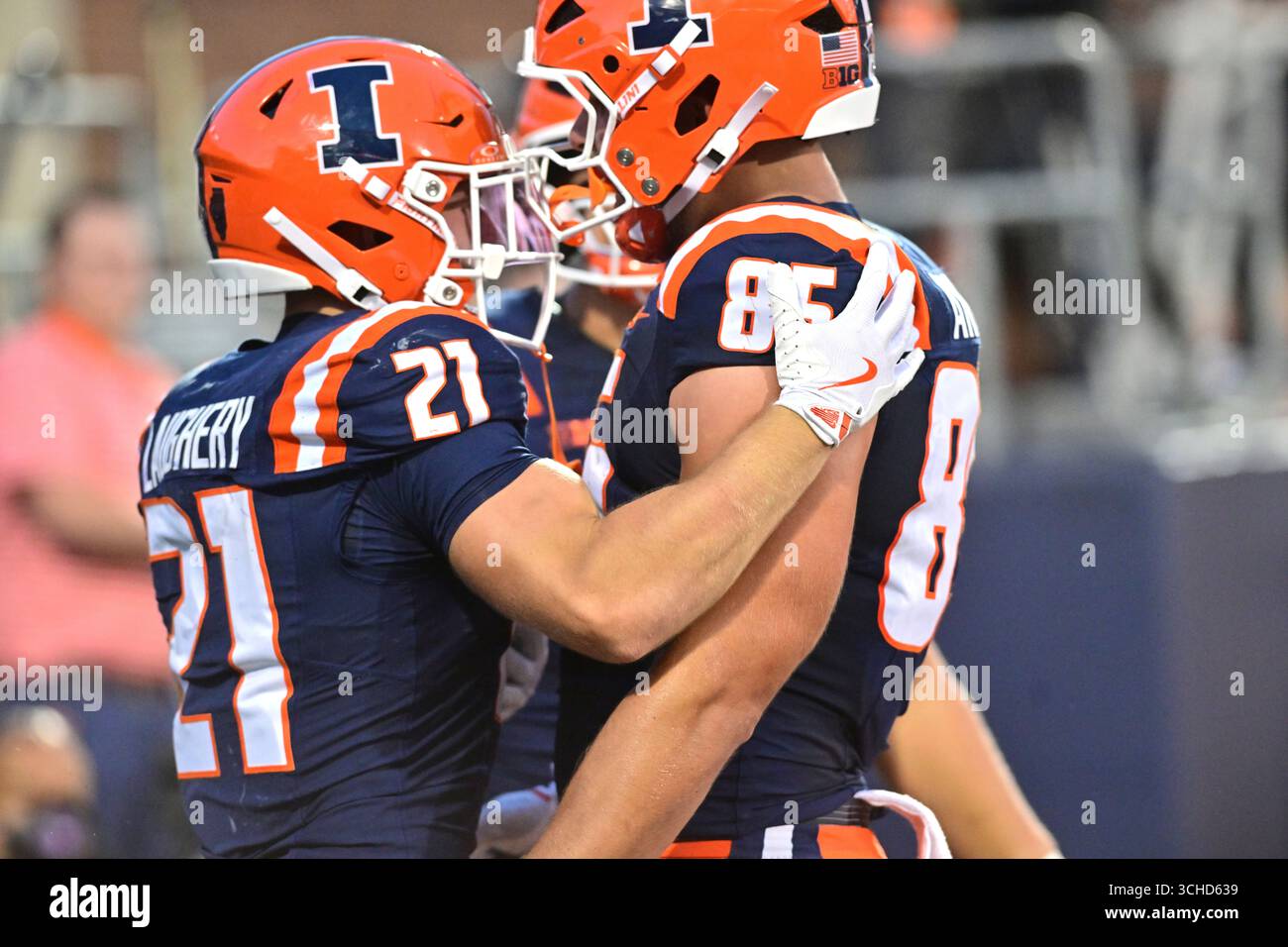 CHAMPAIGN, IL - AUGUST 29: Illinois running back Aidan Laughery (21 ...