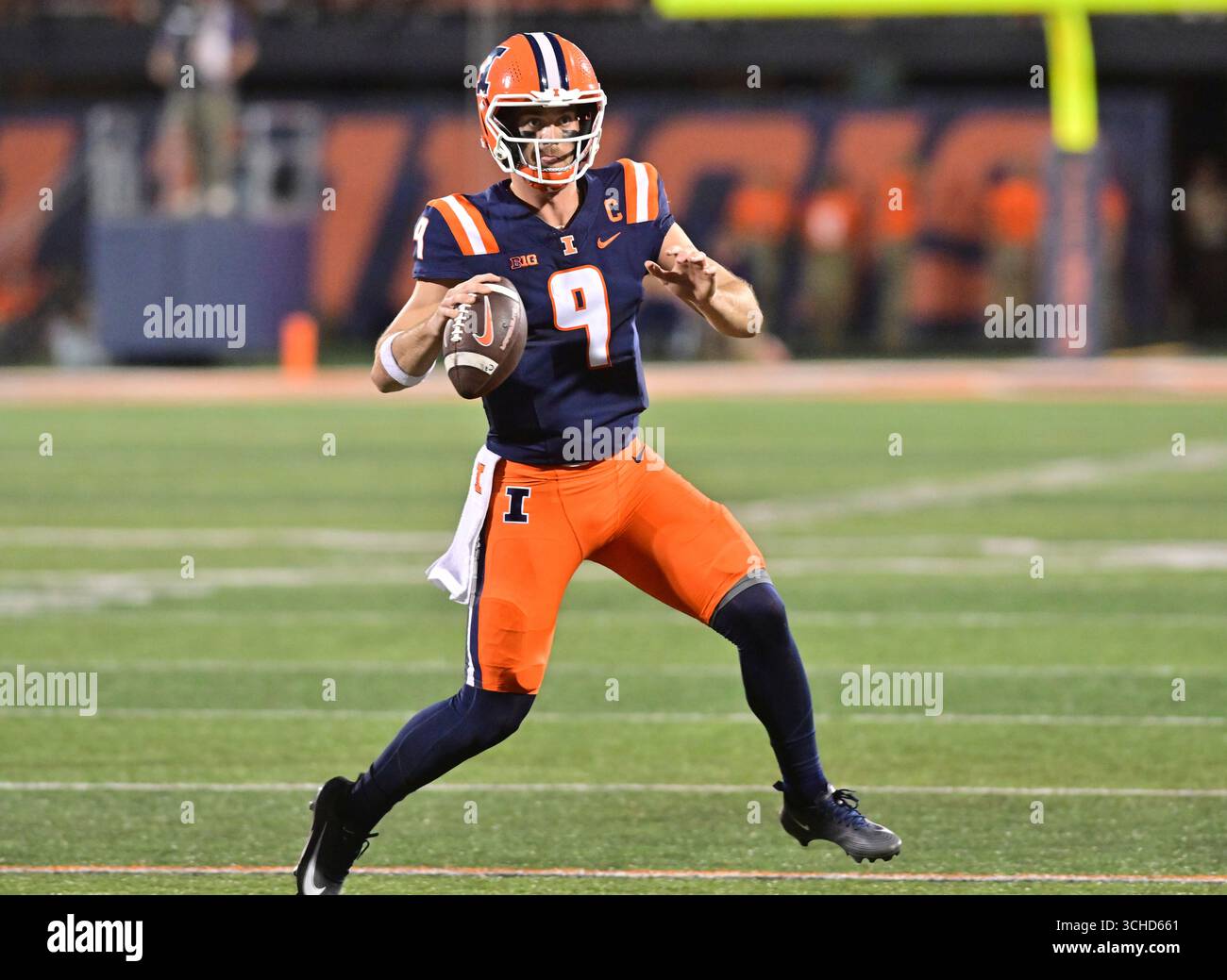 CHAMPAIGN, IL - AUGUST 29: Illinois quarterback Luke Altmeyer (9) looks ...