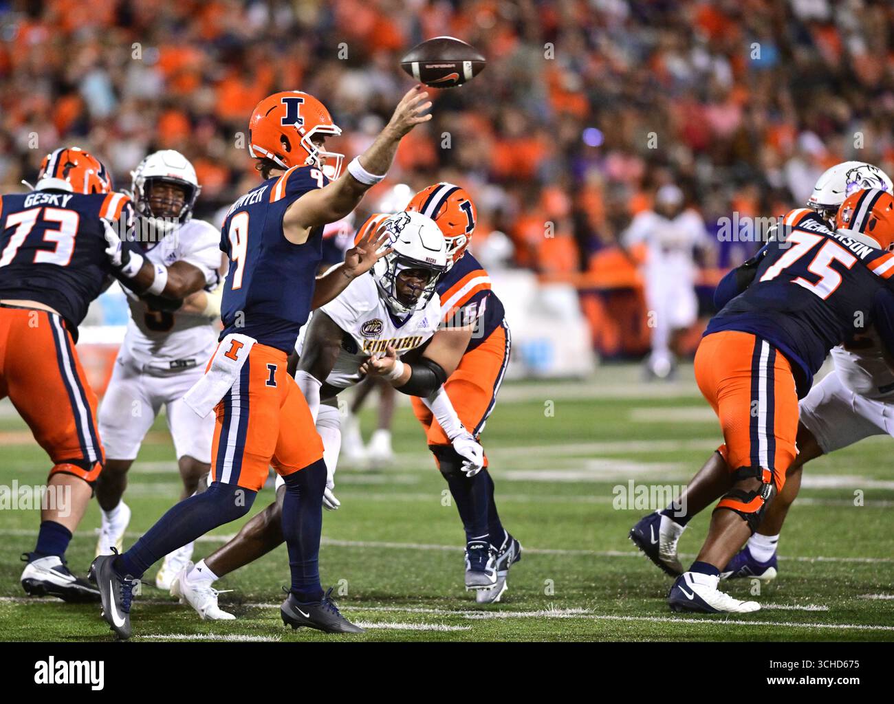 CHAMPAIGN, IL - AUGUST 29: Illinois quarterback Luke Altmeyer (9 ...