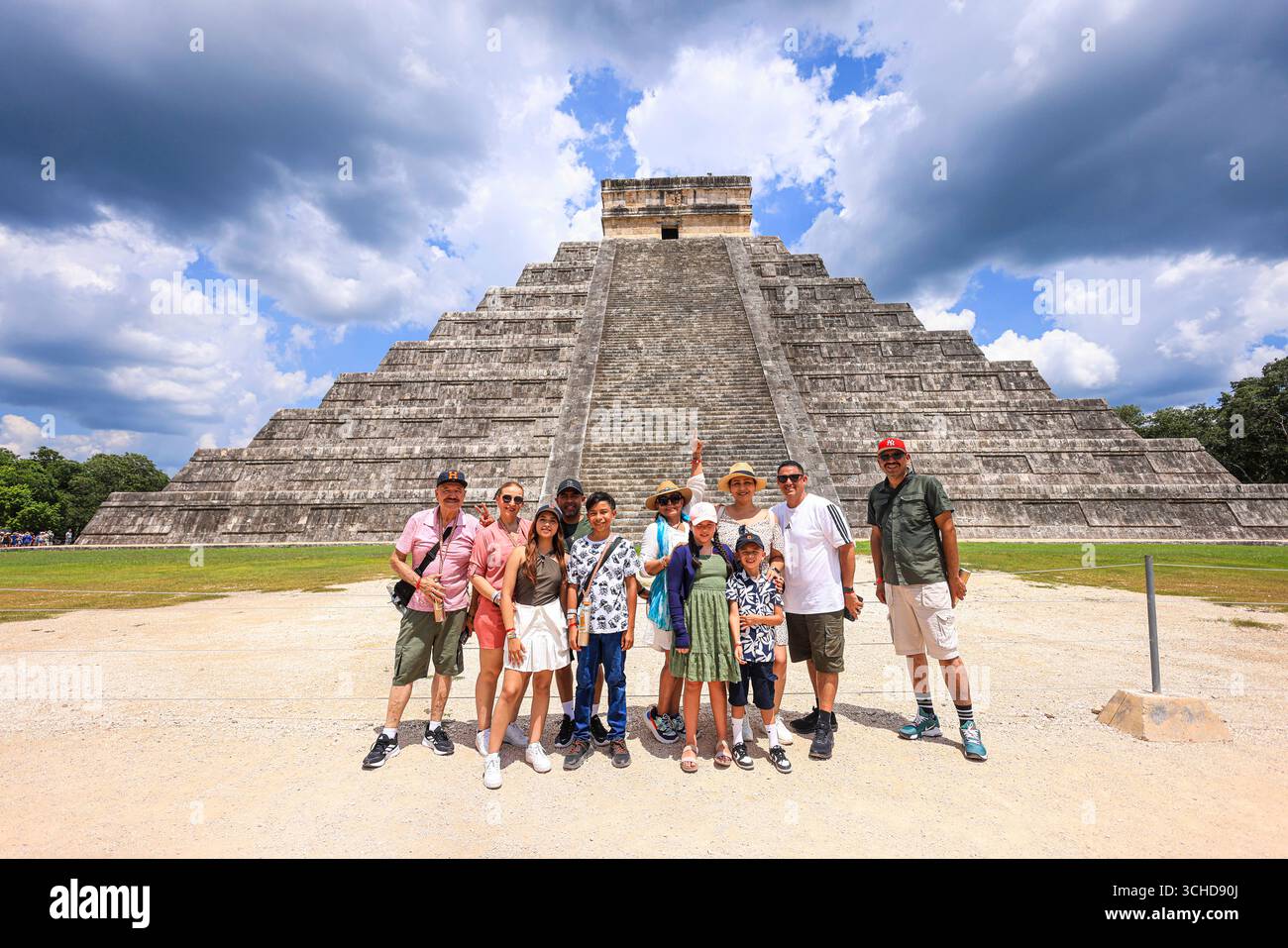 Piramides mayas hi-res stock photography and images - Alamy