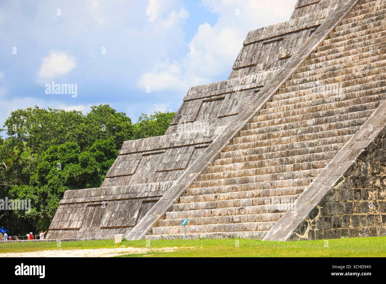 Chichén Itzá , pyramids, Mayan ruins complex on Mexico's Yucatán ...