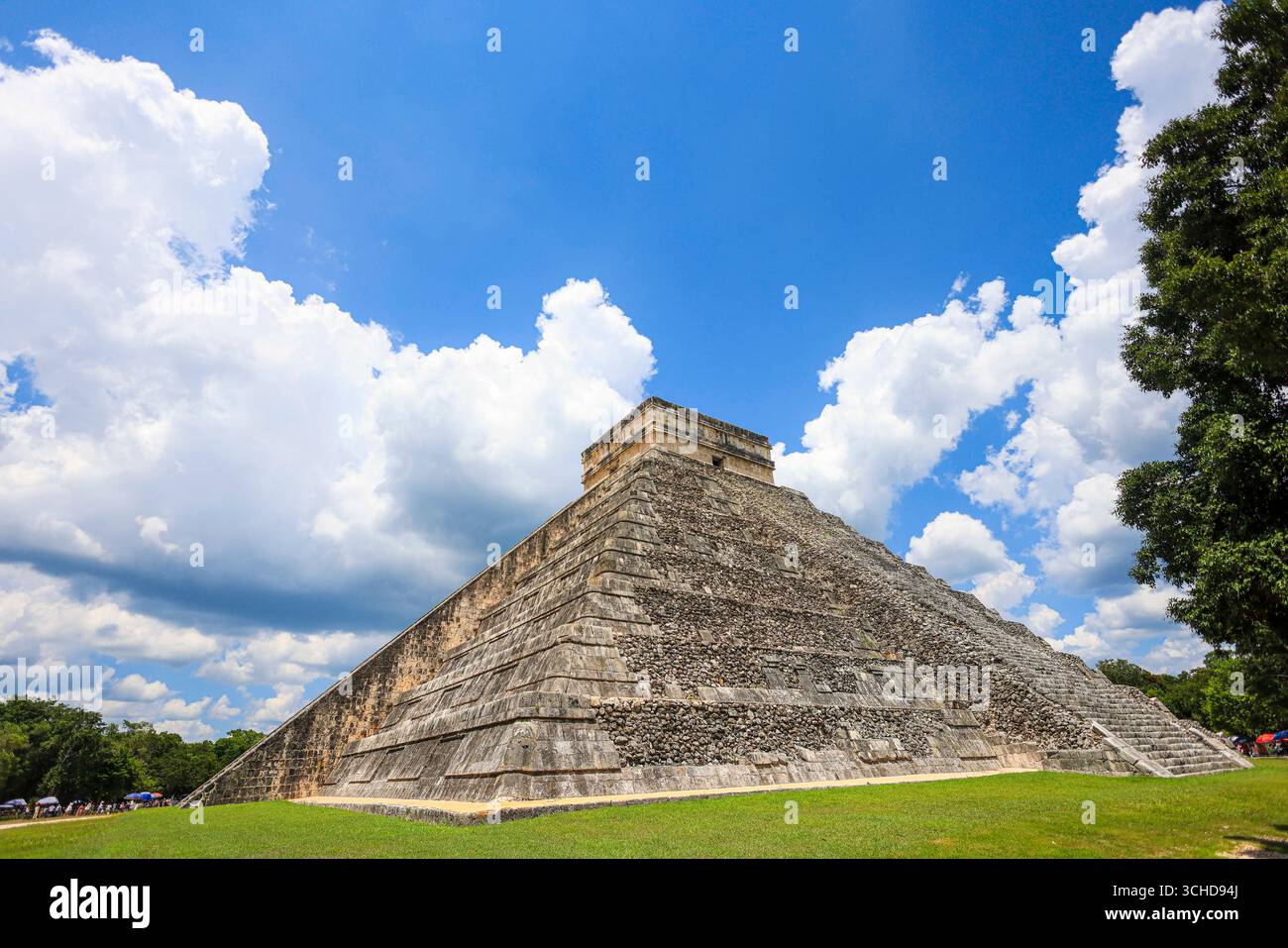 Piramides mayas hi-res stock photography and images - Alamy