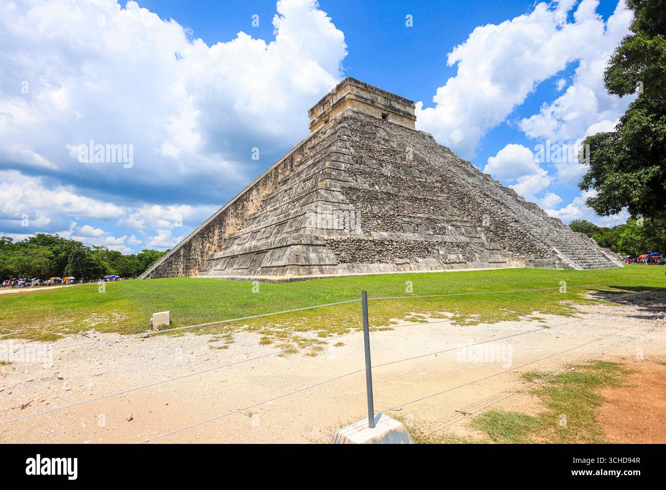 Piramide en ruinas mayas hi-res stock photography and images - Alamy