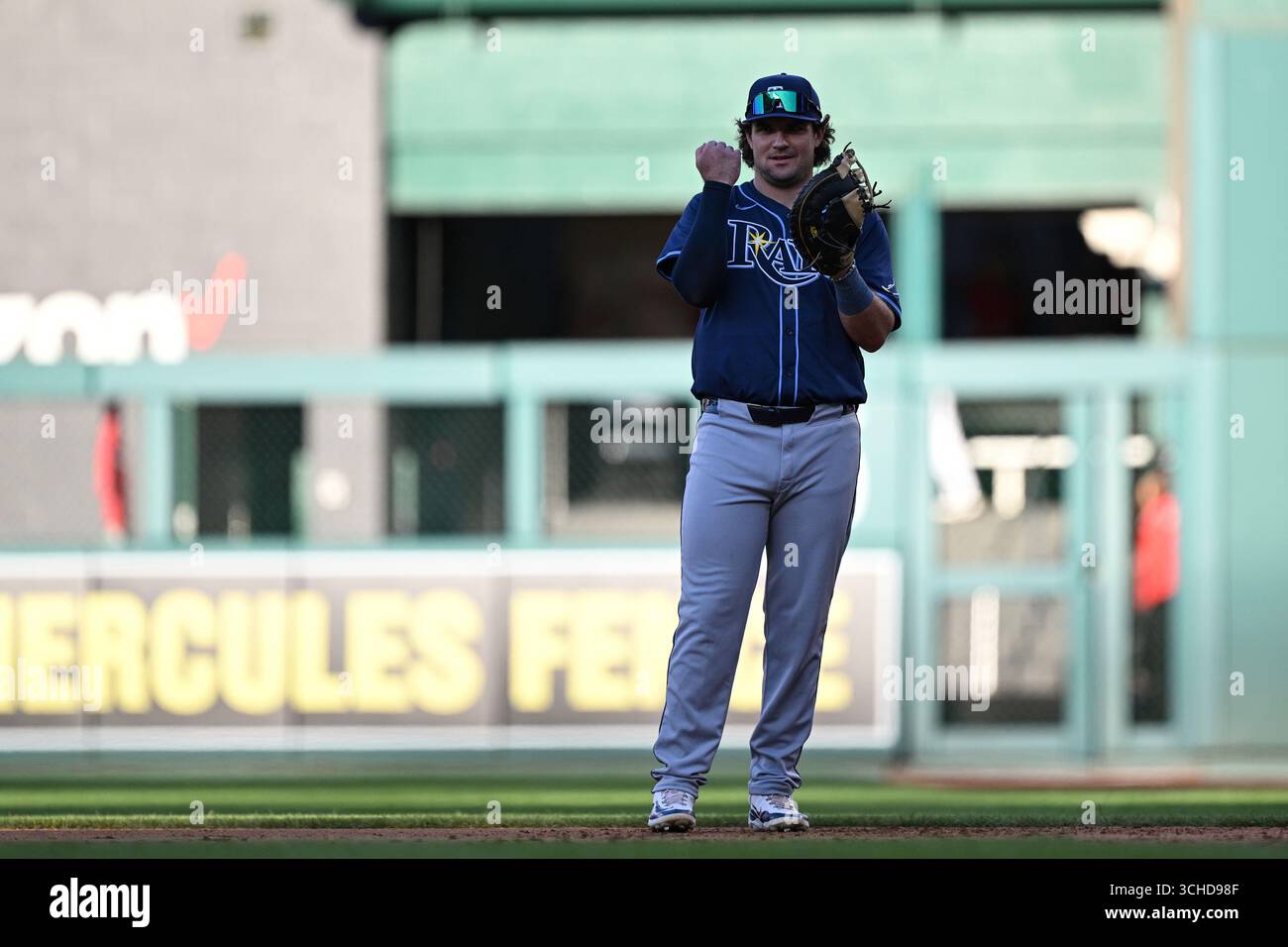 Tampa Bay Rays first baseman Bob Seymour gets in position during the ...