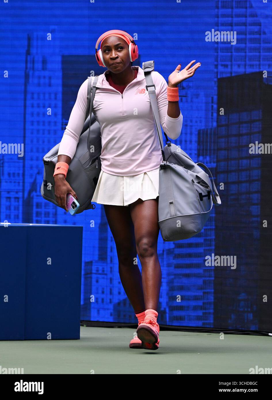 FLUSHING NY- SEPTEMBER 01: Coco Gauff Vs Naomi Osaka On Arthur Ashe ...