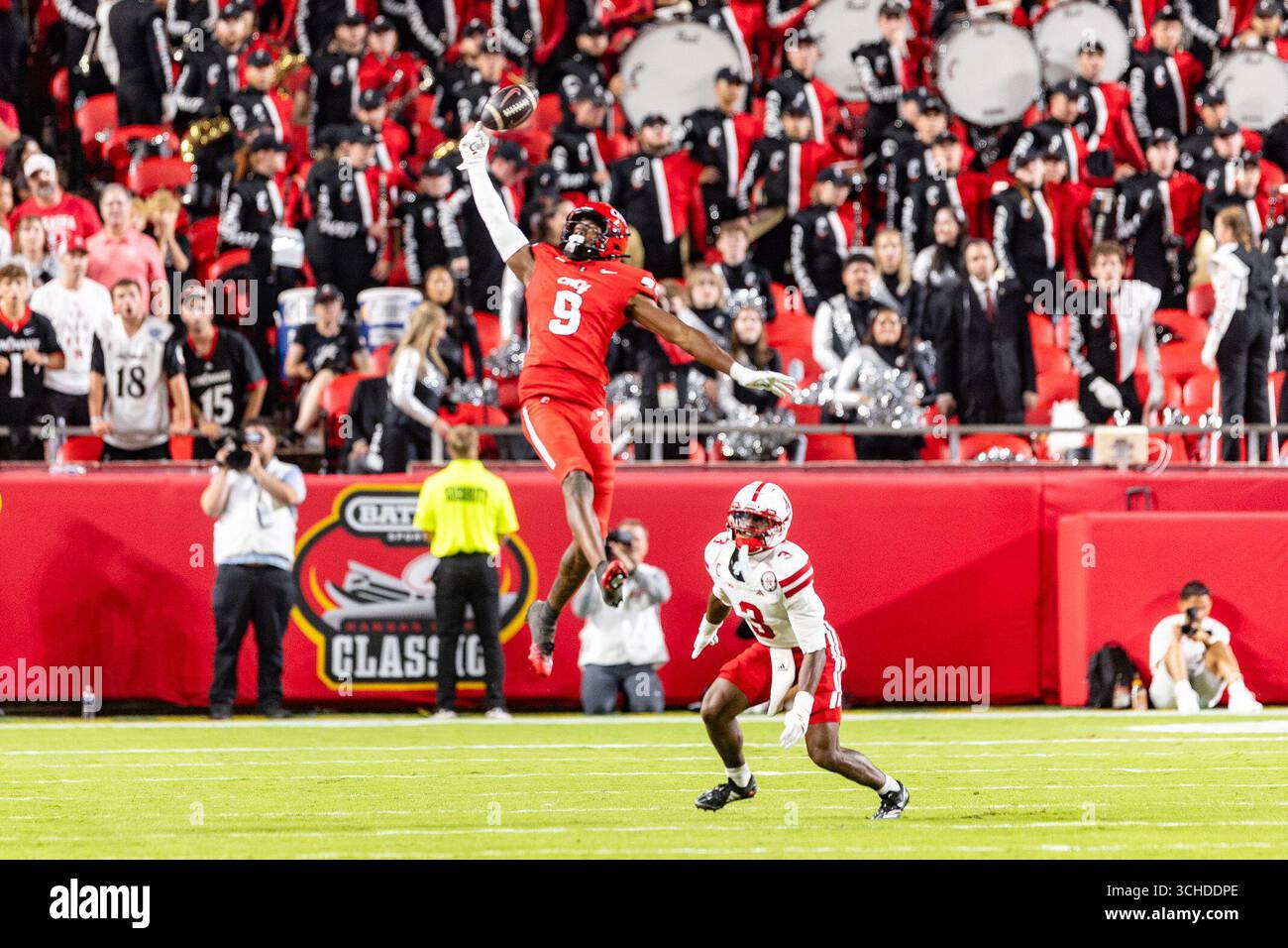 August 28, 2025 Kansas City, MO. U.S. - Cincinnati Bearcats wide ...