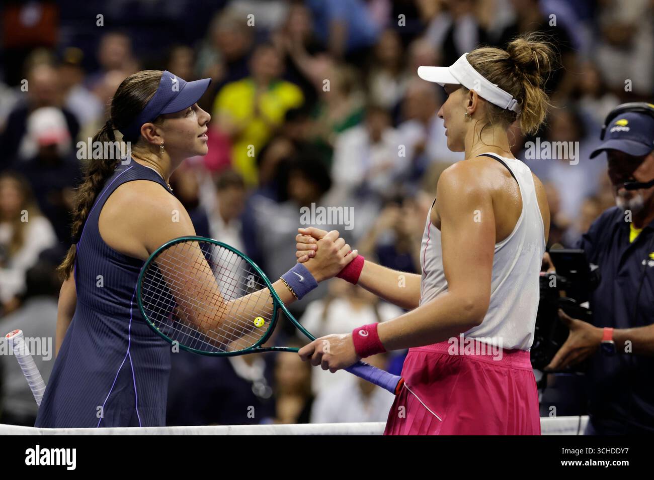 Amanda Anisimova, of the United States, shakes hands with after ...