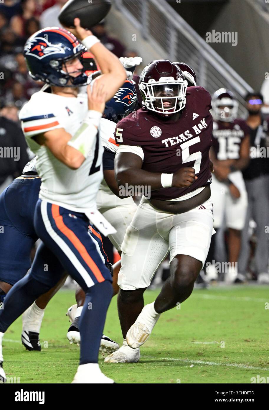 COLLEGE STATION, TX - AUGUST 30: Texas A & M Aggies DT D. J. Hicks ...