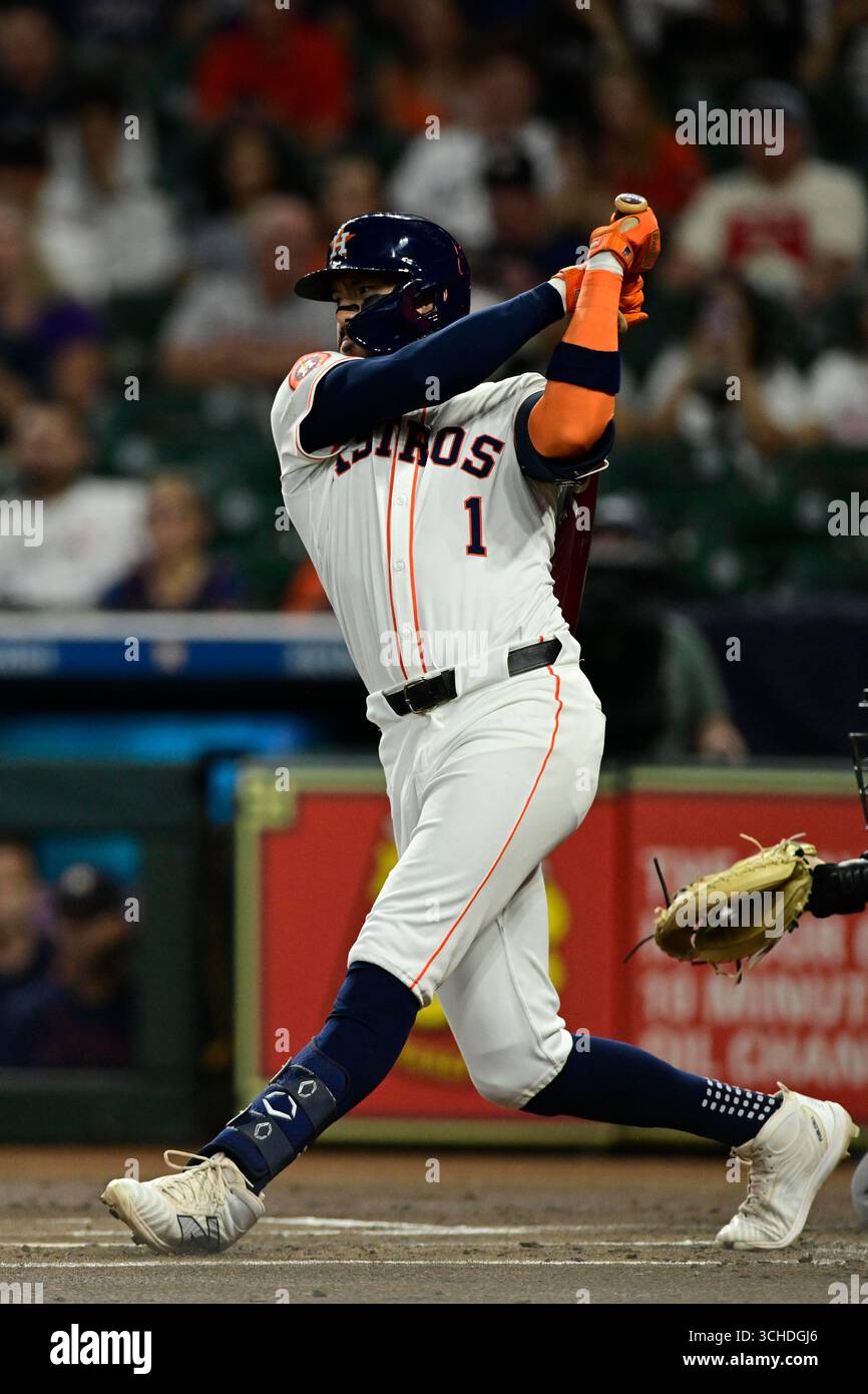 Houston Astros shortstop Carlos Correa (1) singles to right in the ...