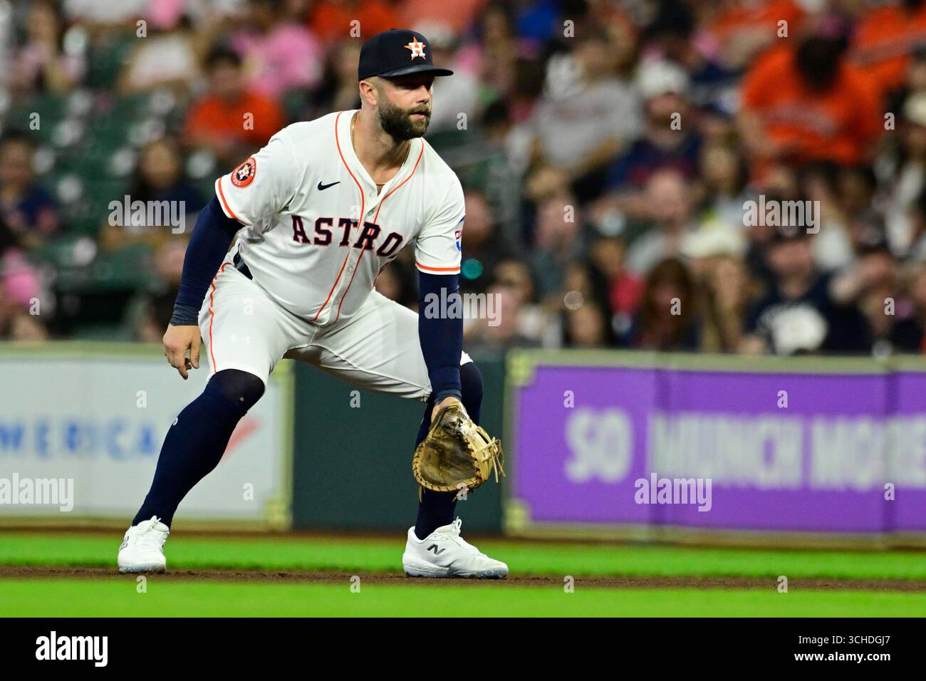 Houston Astros first base Christian Walker (8) prepares for a play at ...